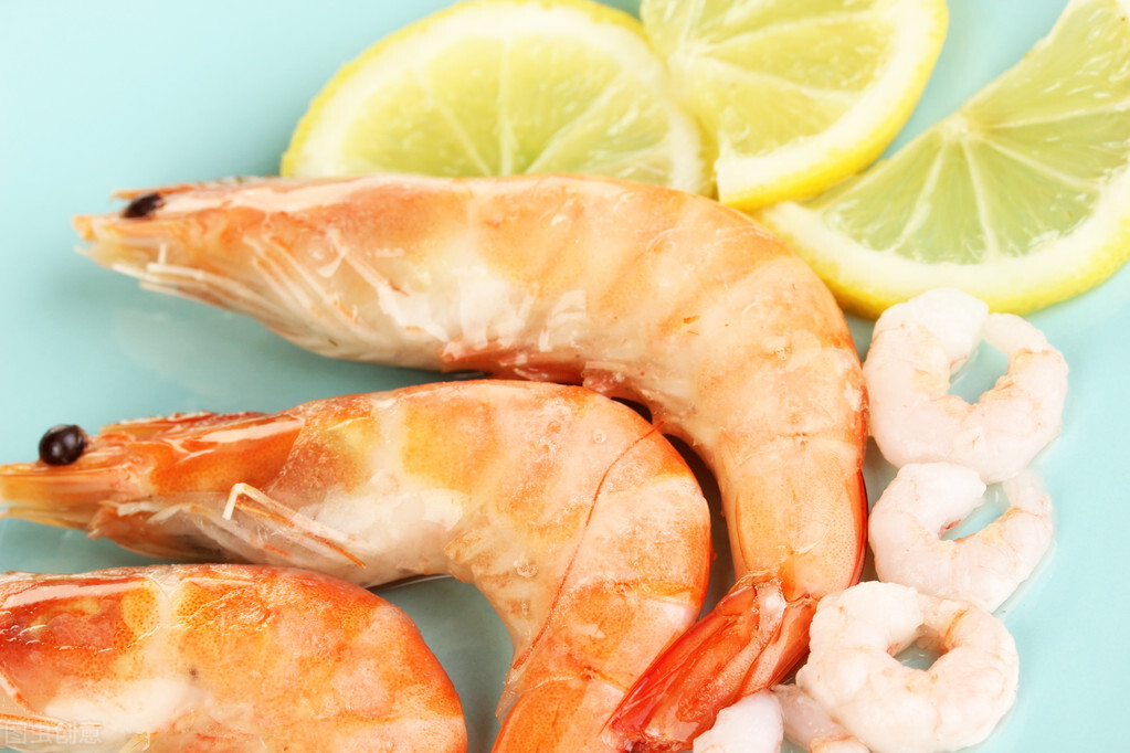 When peeling the shrimps, don't throw away the shrimp heads, it is very ...