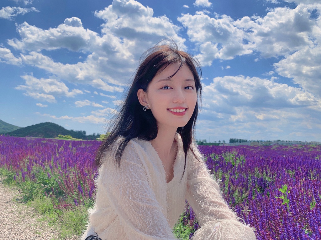 Sun Yanqing Flower Room Elegant Photo Picture - iNEWS