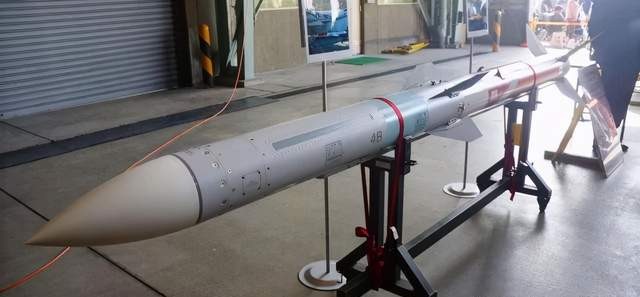 The PL15 air-to-air missile completely exploded AIM-120D, which is not excessive at all - iNEWS