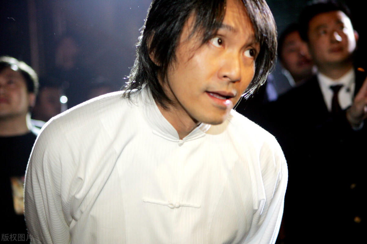 Stephen Chow appeared for the first time after failing the gambling ...