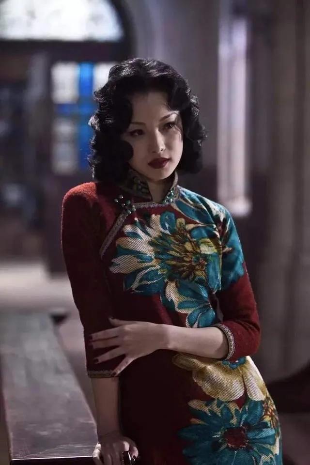 The best-looking female celebrities who wear cheongsam in the ...