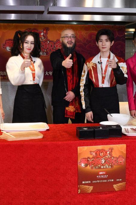 Li Yifeng and Yang Mi participated in the same awards ceremony, still a ...