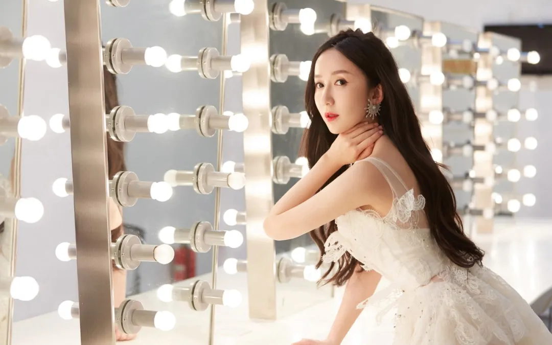 Little gossip, Huang Xiaoming ab, Chen Feiyu, Zhao Lusi, Lin Miaoke, Lou Yixiao - iNEWS