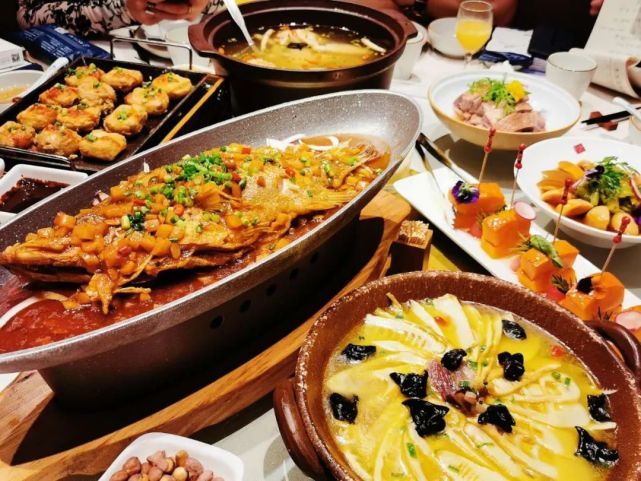 The dishes come first without a strange smell, yes, they are talking ...