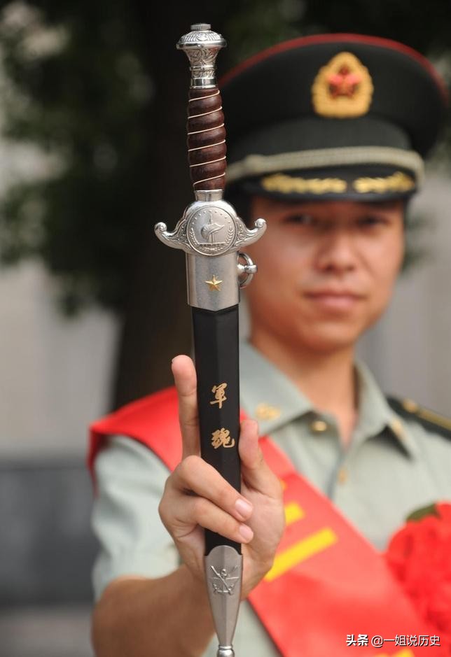 In the army, if you have these 3 sabers, it will be the supreme honor ...