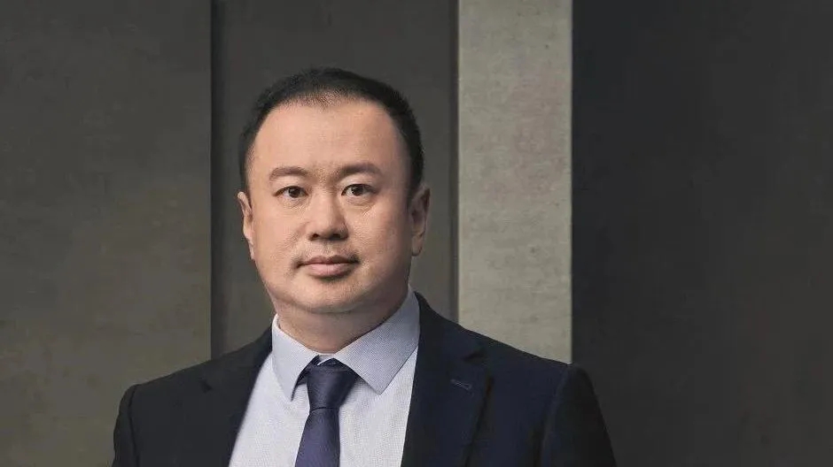 Liu Fangyi: From zero to 43.3 billion, the "glove king" made 10.7 ...