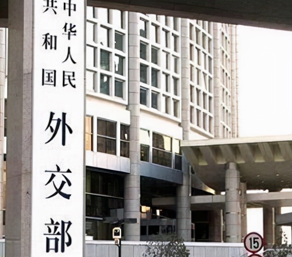 Robinson-style diplomat: Raise the national flag and sing the national ...