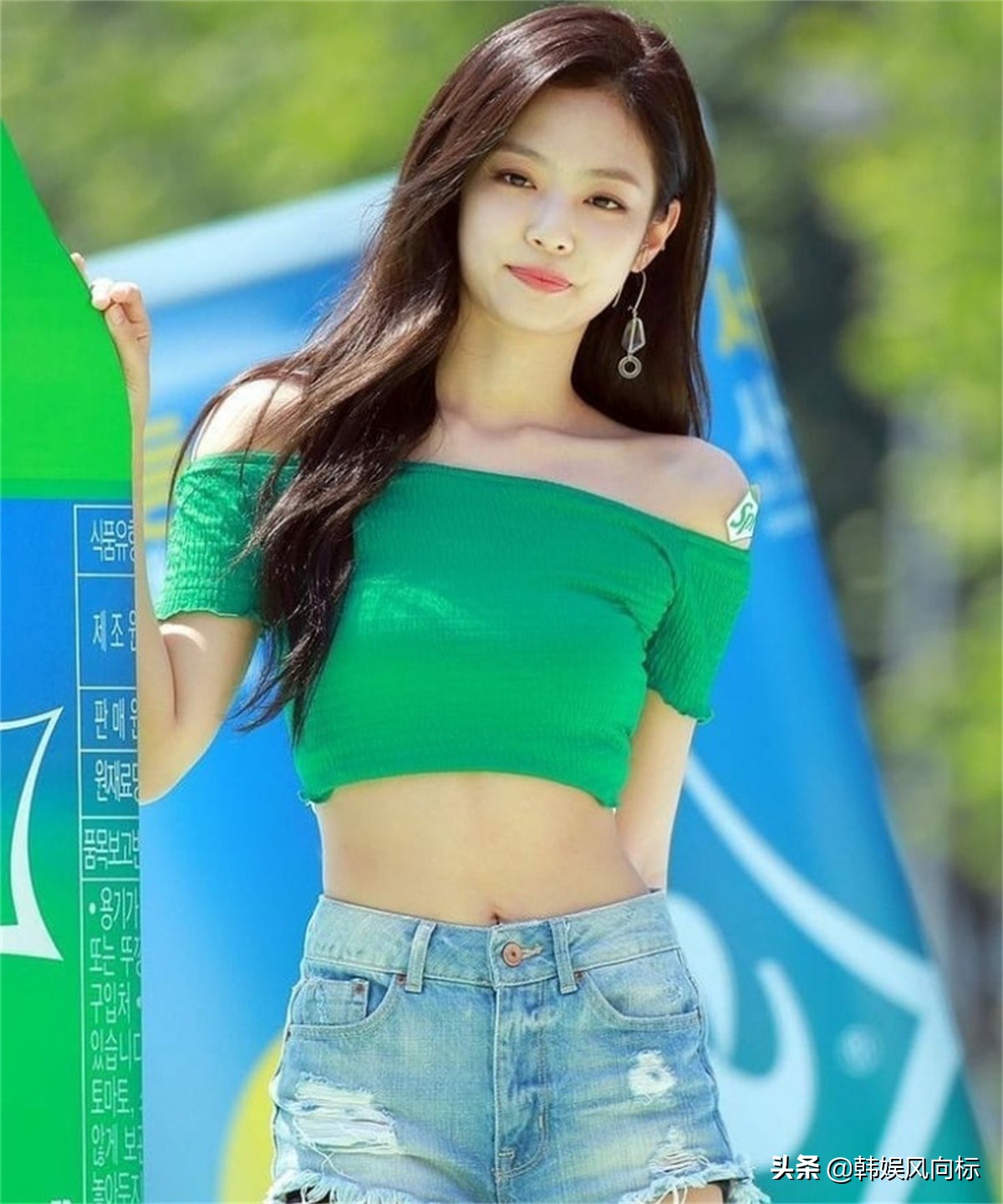 An idol with a beautiful shoulder line, Jennie is considered a ...
