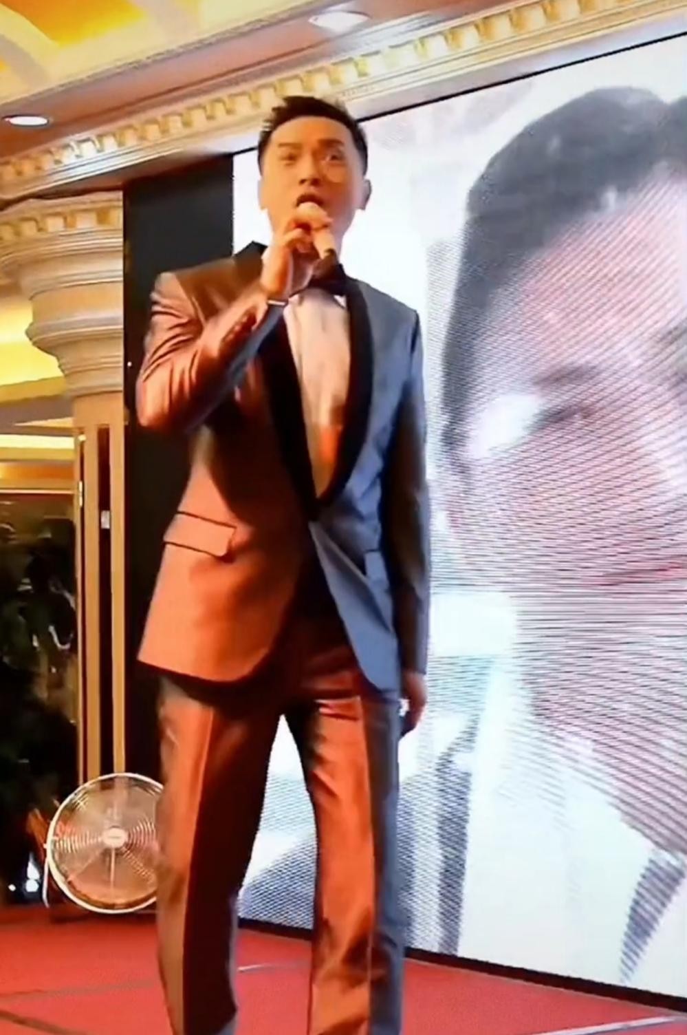 "Xu Wenqiang" Chen Jinhong is a business performer for gold, tall and handsome, and once retired ...