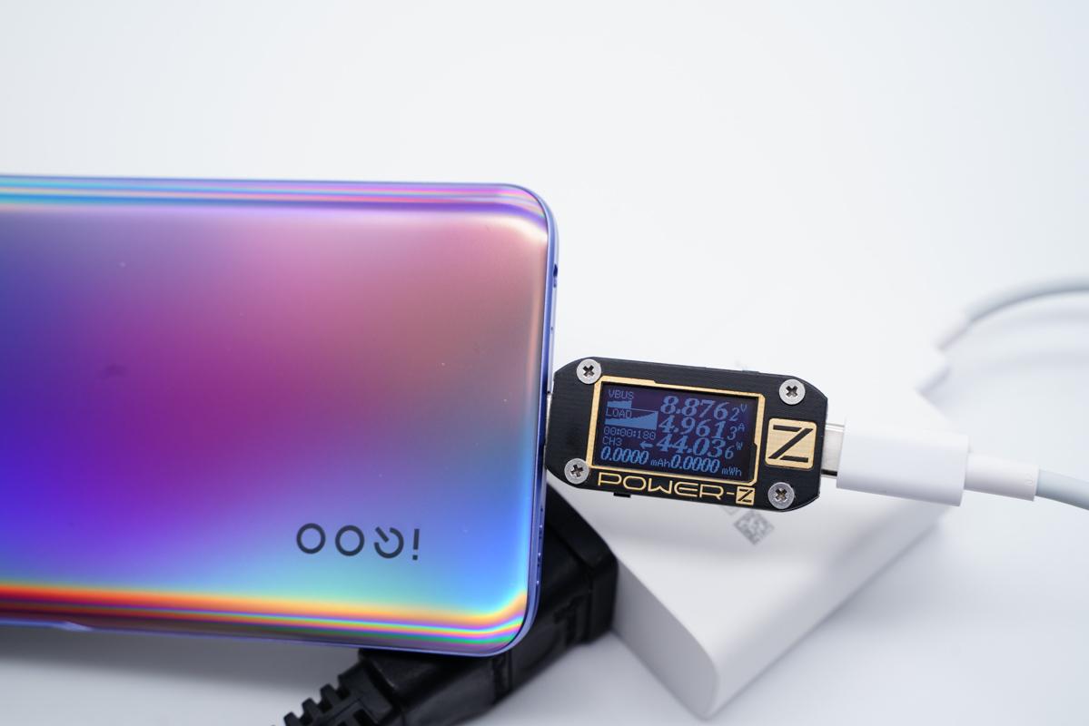 Equipped with 55W flash charging system, 1000 yuan machine iQOO Z3 ...