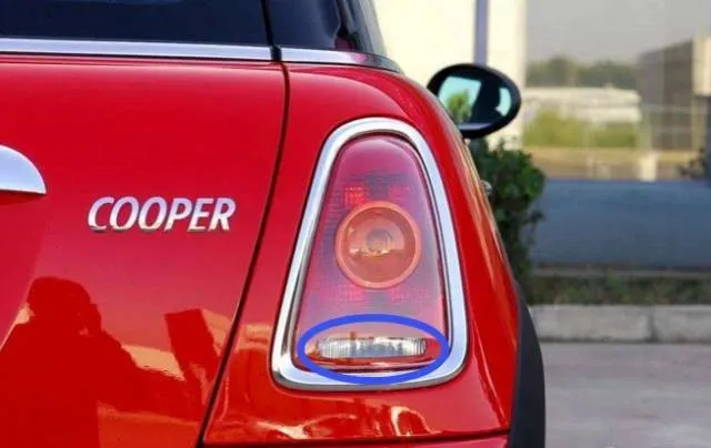 Why do many cars have only one reversing light?The truth turned out to ...