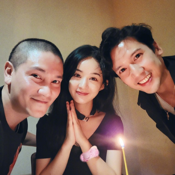 Zhao Liying's photo with Ding Zijun and Guan Zhibin is the real "Going rich, don't forget each ...