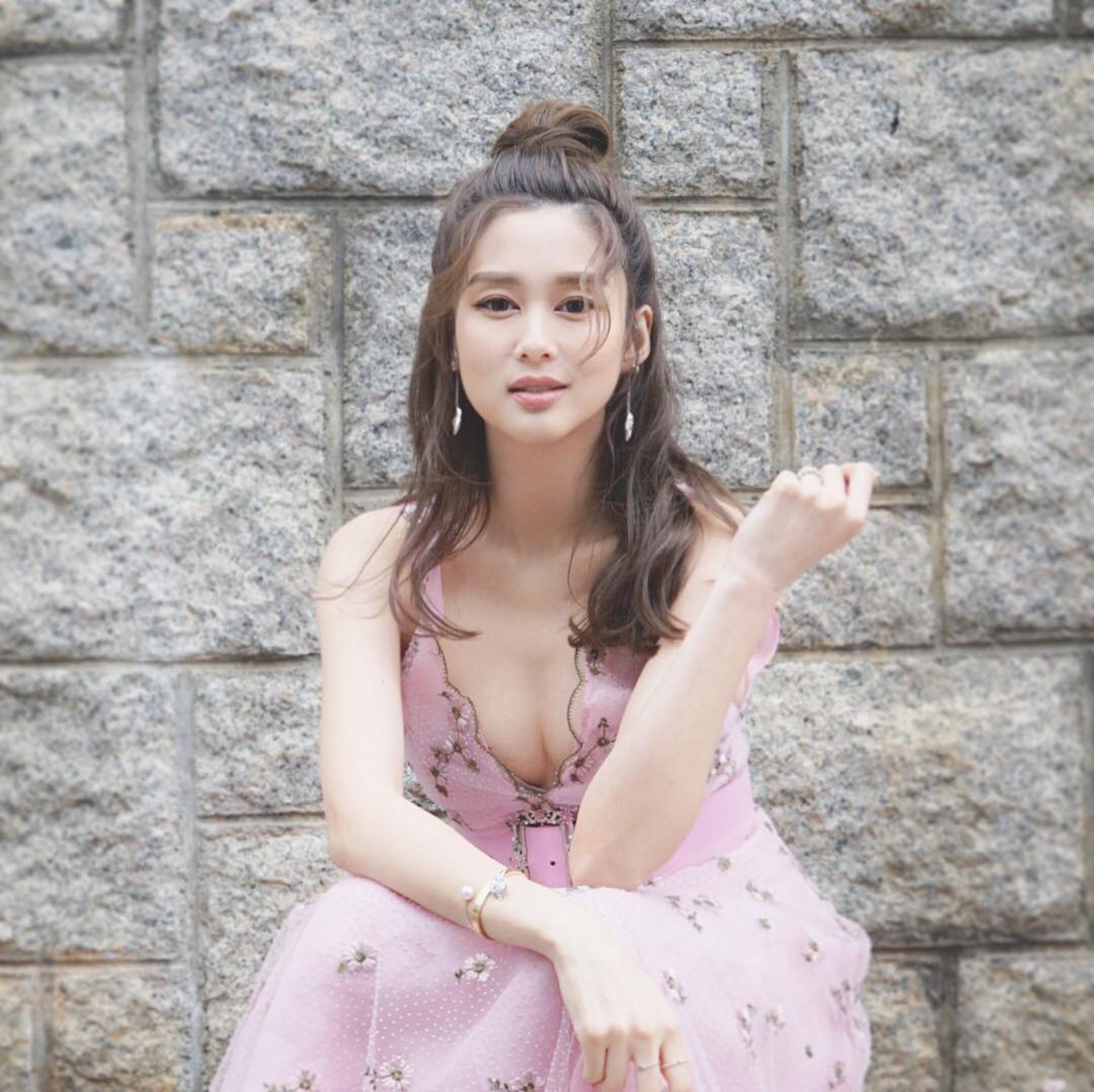 Hold two in three years! TVB Hua Dan Cen Lixiang announced that she was pregnant with her second ...