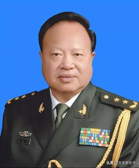 In 1985, the Chief of Staff of the Nanjing Military Region was only 42 ...