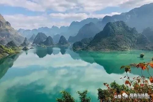Two people in a car go to see Guiping, the first stop on the lake - iNEWS