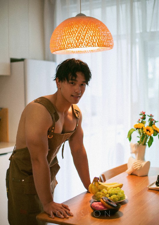 Brother Sunshine Zeng Haoran: Have a nice day alone - iNEWS