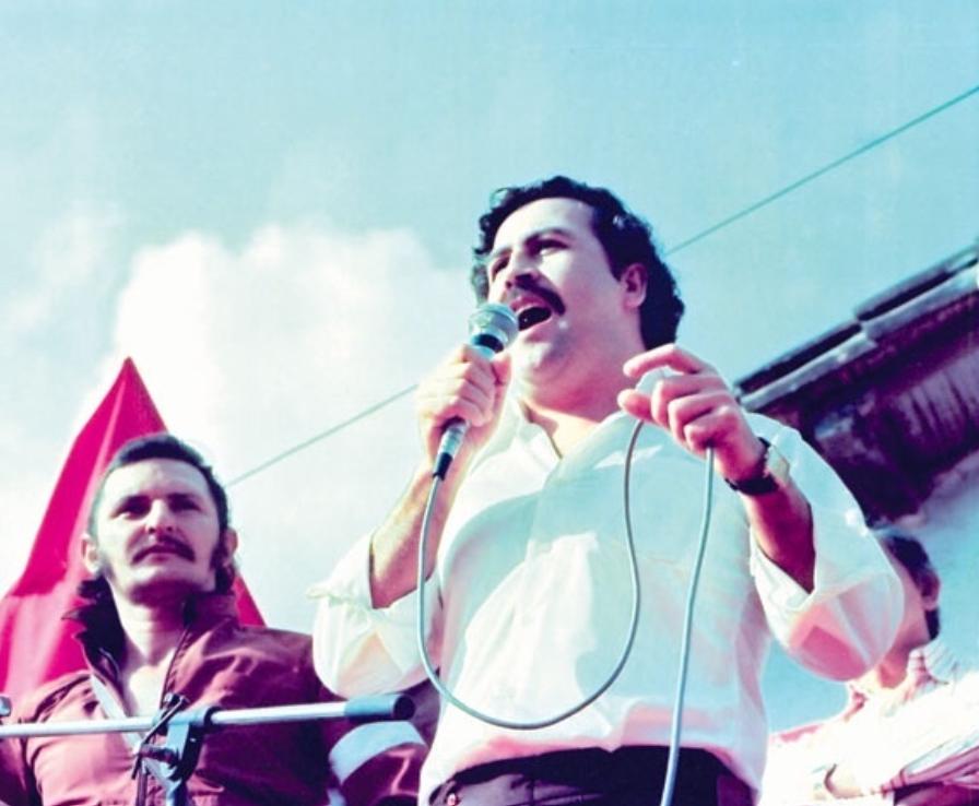 Colombian drug lord Pablo: sitting in a private army of 40,000 ...