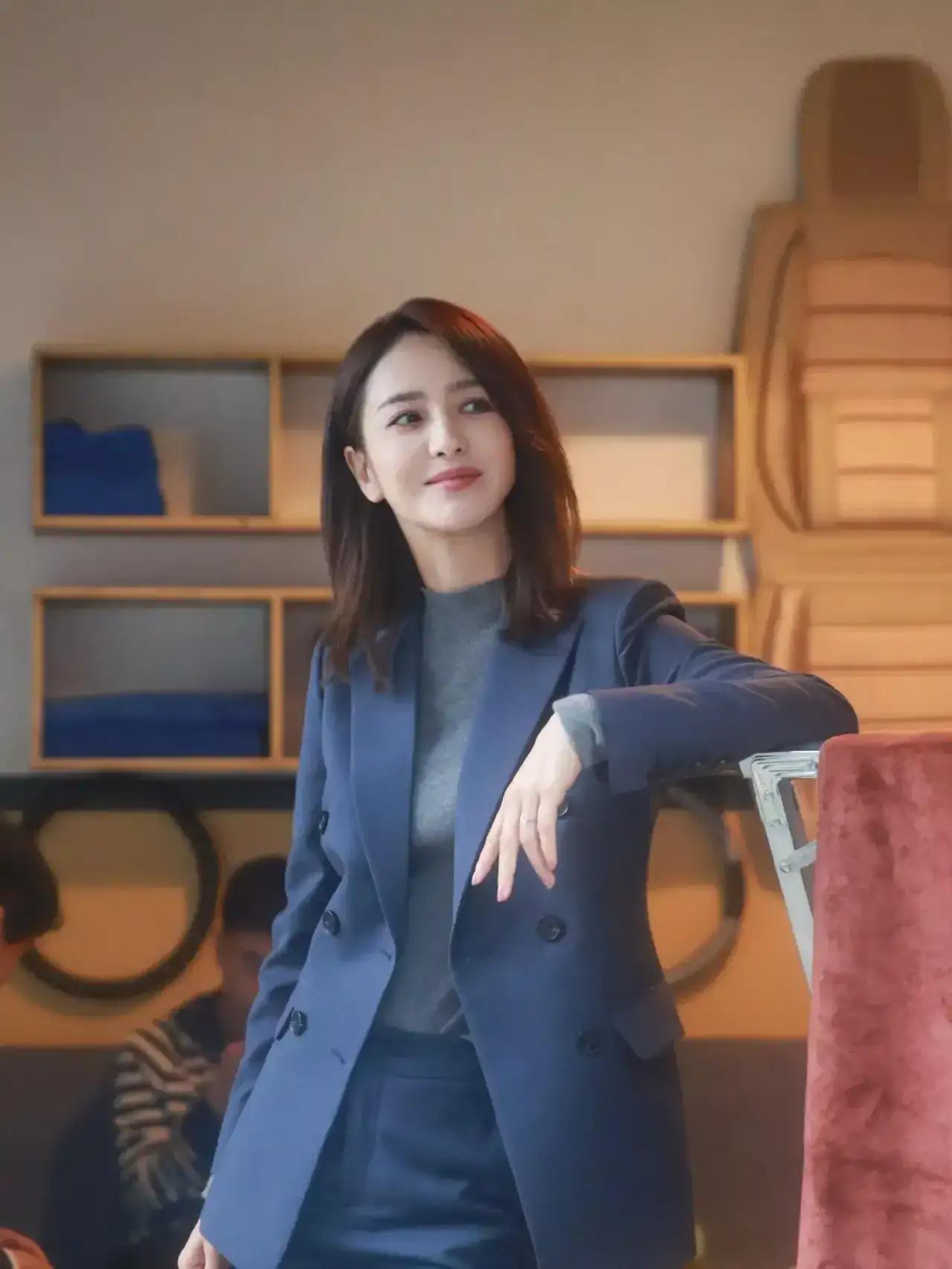 Who is beautiful Tong Liya/Zhang Xiaofei - iNEWS