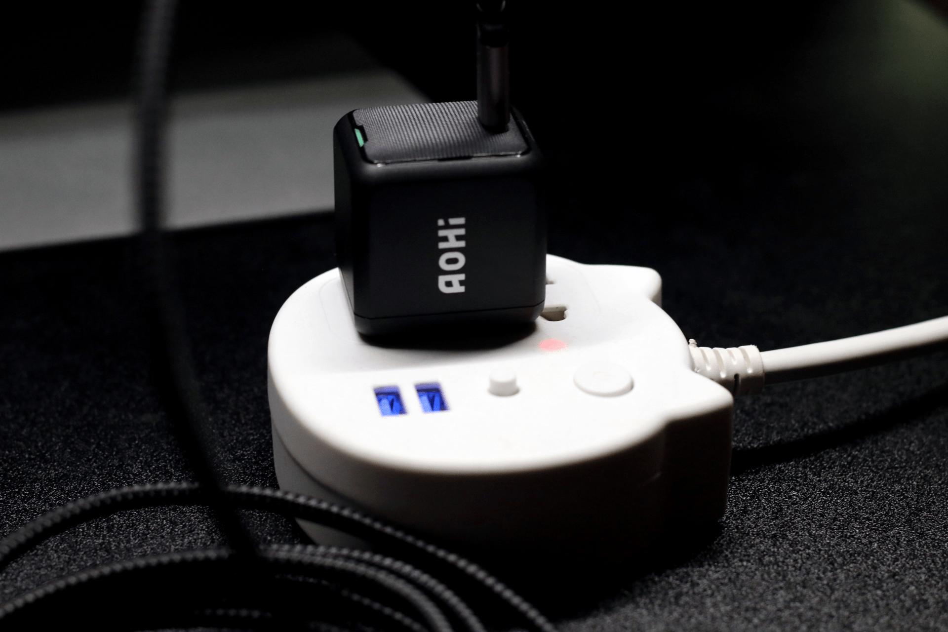 Small, lightweight, high-speed fast charging, Aohi65W GaN charging head review - iNEWS