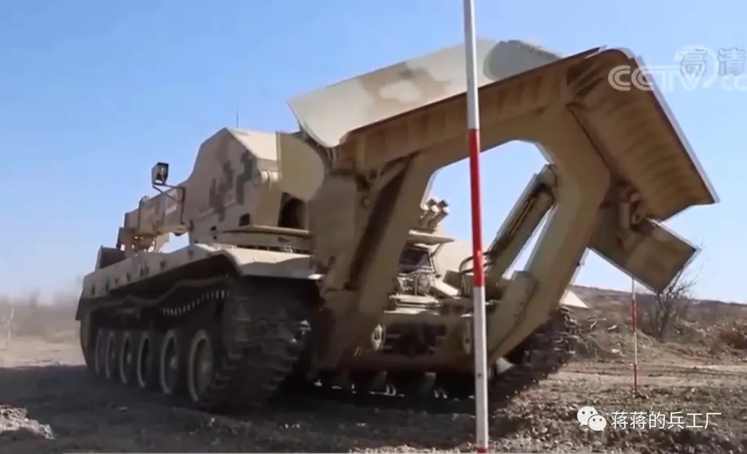 71 Group Army GCZ-112 multi-purpose crawler engineering vehicle ...