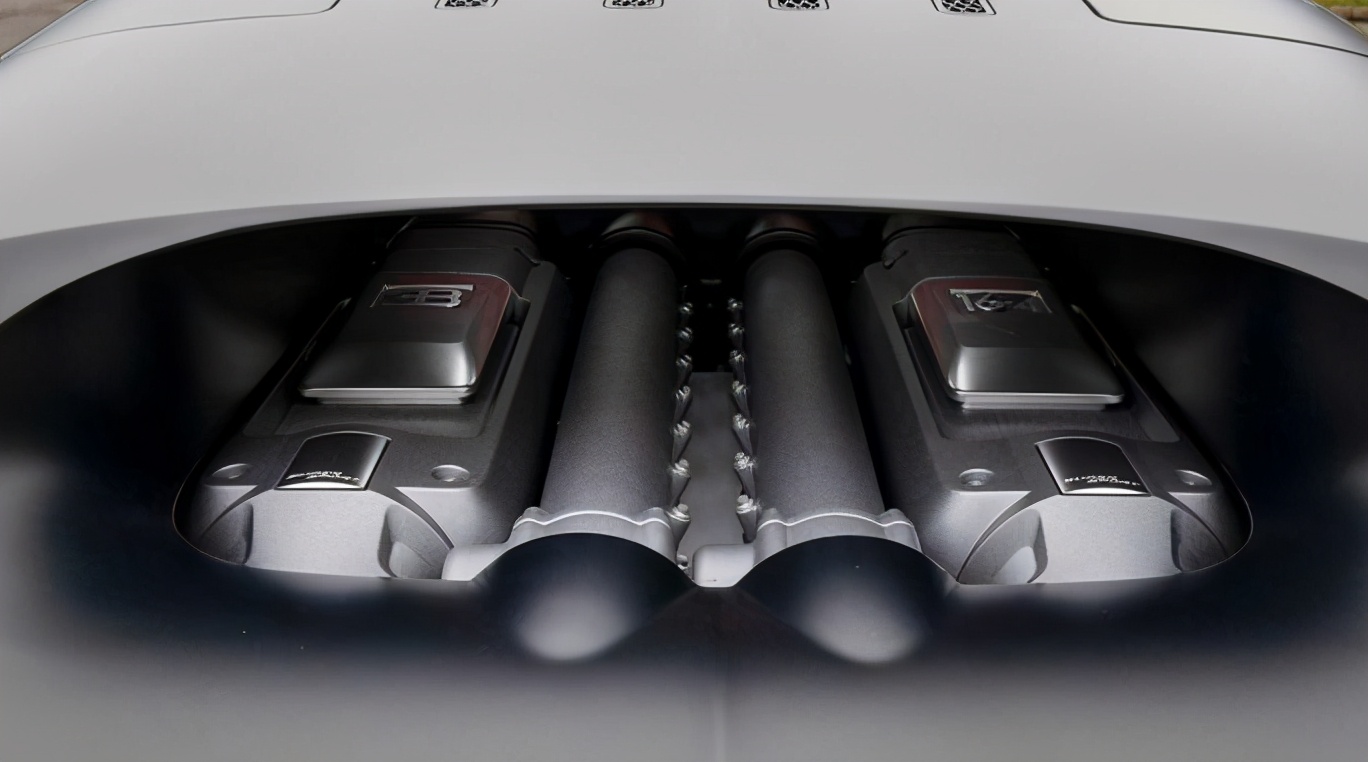 With double tail wing design, the Bugatti Veyron Super Sport Edition ...