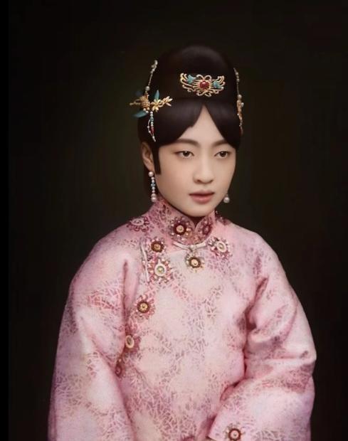 The last queen, Wan Rong: She was crazy in her later years and couldn't ...