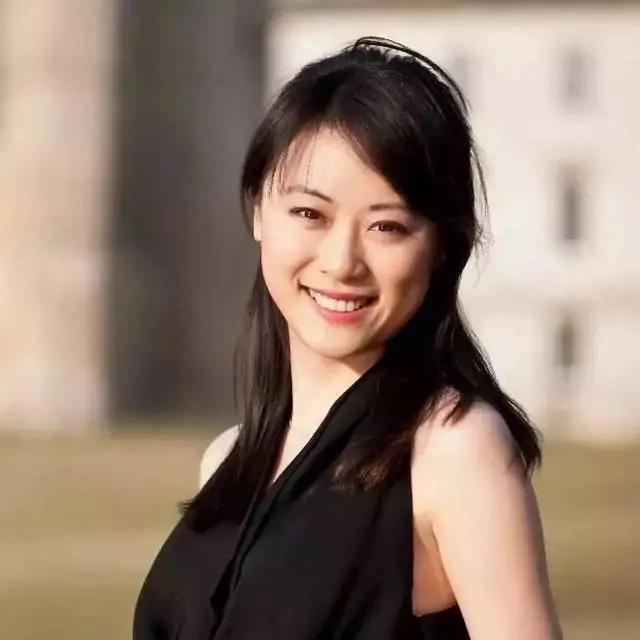 Fu Xiaotian, host of Phoenix TV, a goddess with grace and charm - iNEWS