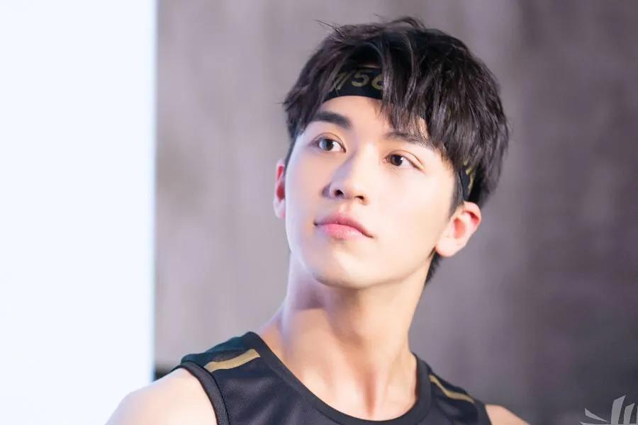 Xu Weizhou's double eyelid surgery transforms apathetic eyes - iNEWS