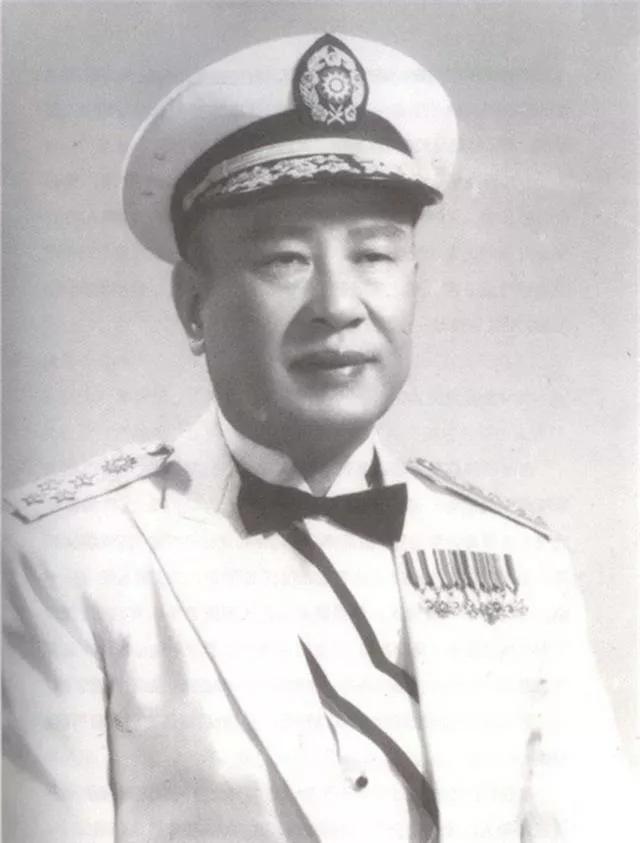 In 1948, Chiang Kai-shek had a meeting and cursed the generals for being incompetent, and Bai ...