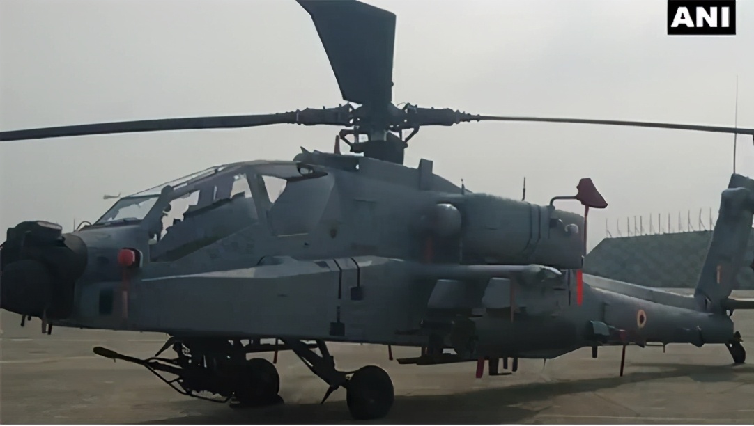 For the second time in the past month, the Xinjiang army ushered in two ...