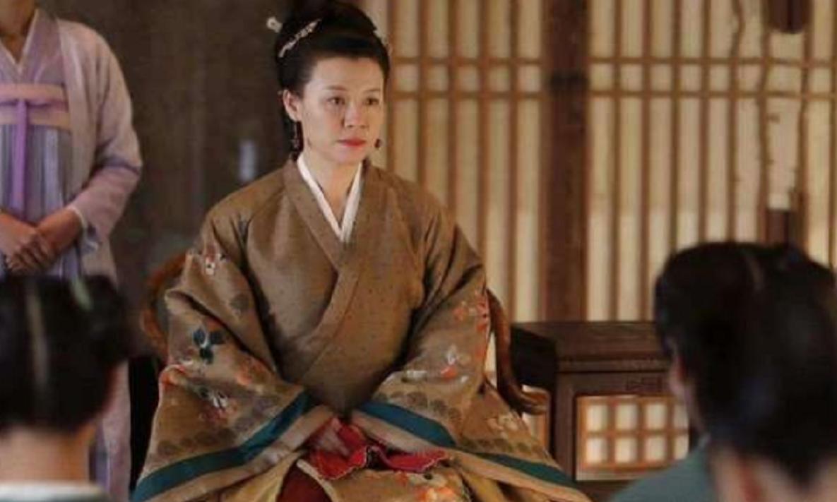 Liu Lin posted old photos for Mei Ting's birthday, "Parents Love ...