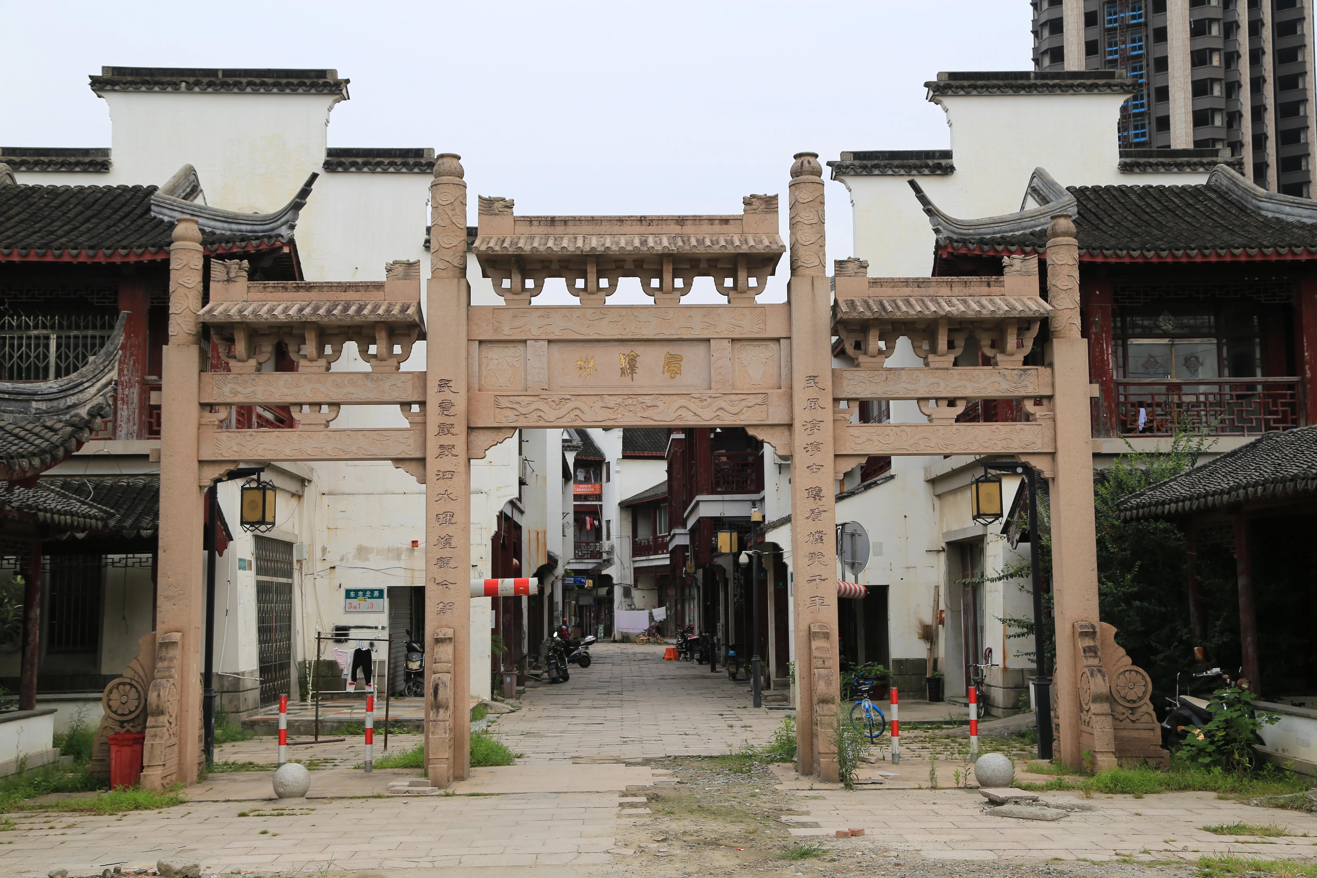 Sijing ancient town, old trees and new branches wait for time - iNEWS