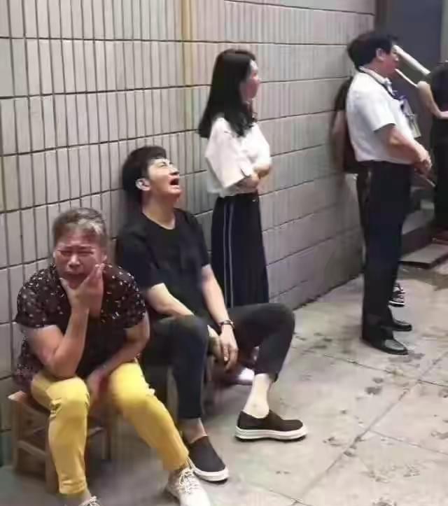 Lin Shengbin, who lost his lover and child in Hangzhou nanny arson case, collapsed after ...