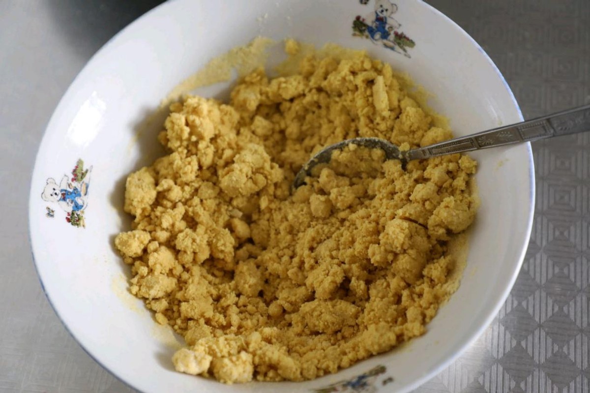 1 bowl of cornmeal, plus 1 bowl of glutinous rice flour, make a soft ...