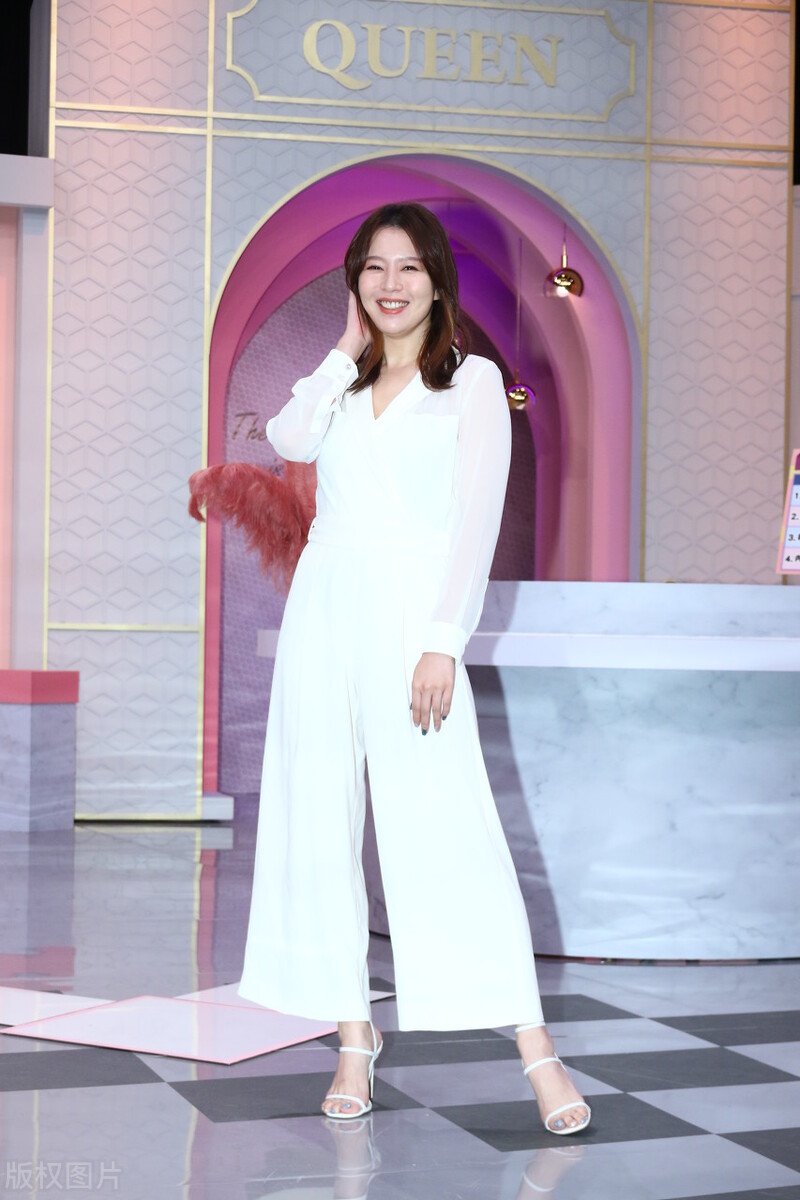 Liu Pinyan's appearance at the event, so charming - iNEWS