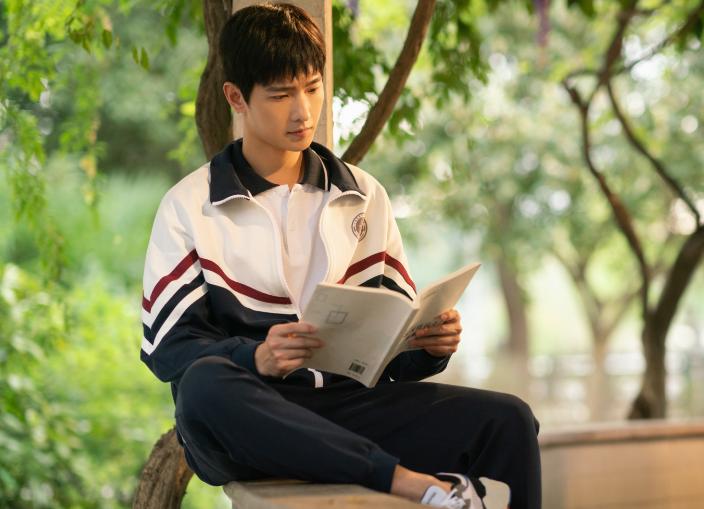 Yang Yang wears school uniforms in the new drama, Shen Teng's school ...