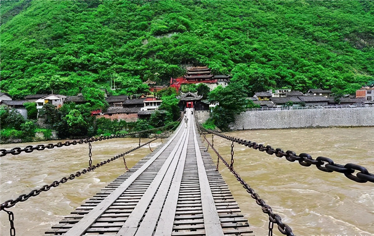 How did the ancients build 40 tons of iron cables on the Dadu River ...