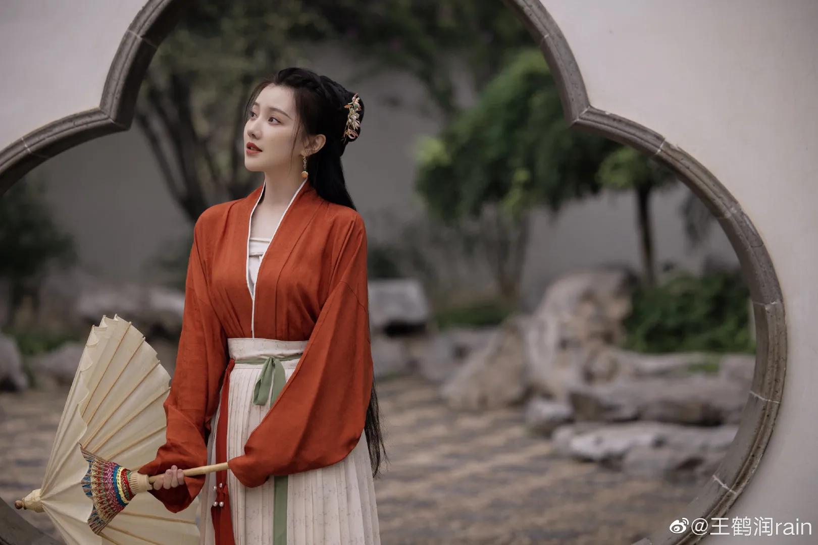 Actor Wang Herun's birthday Hanfu blockbuster - iNEWS