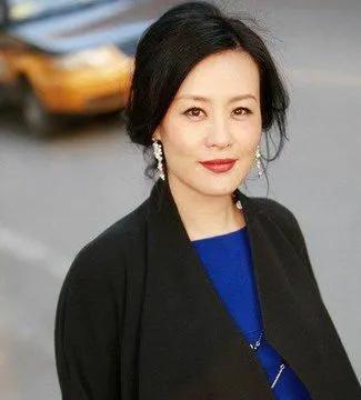 55-year-old Wu Junmei accompanied 80-year-old mother Zhu Manfang to ...