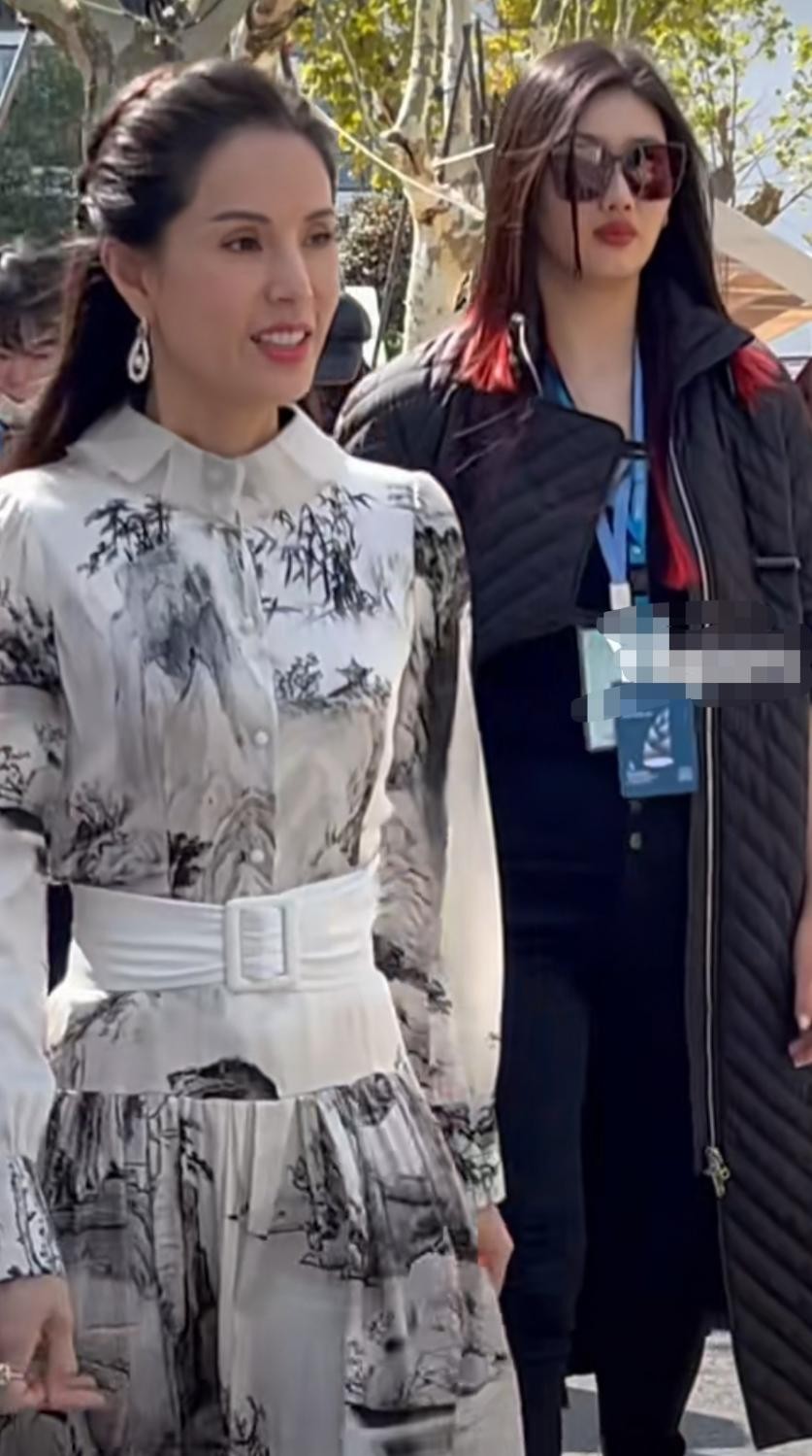 Li Ruotong still has his charm, 55 years old or a small waist, but he ...