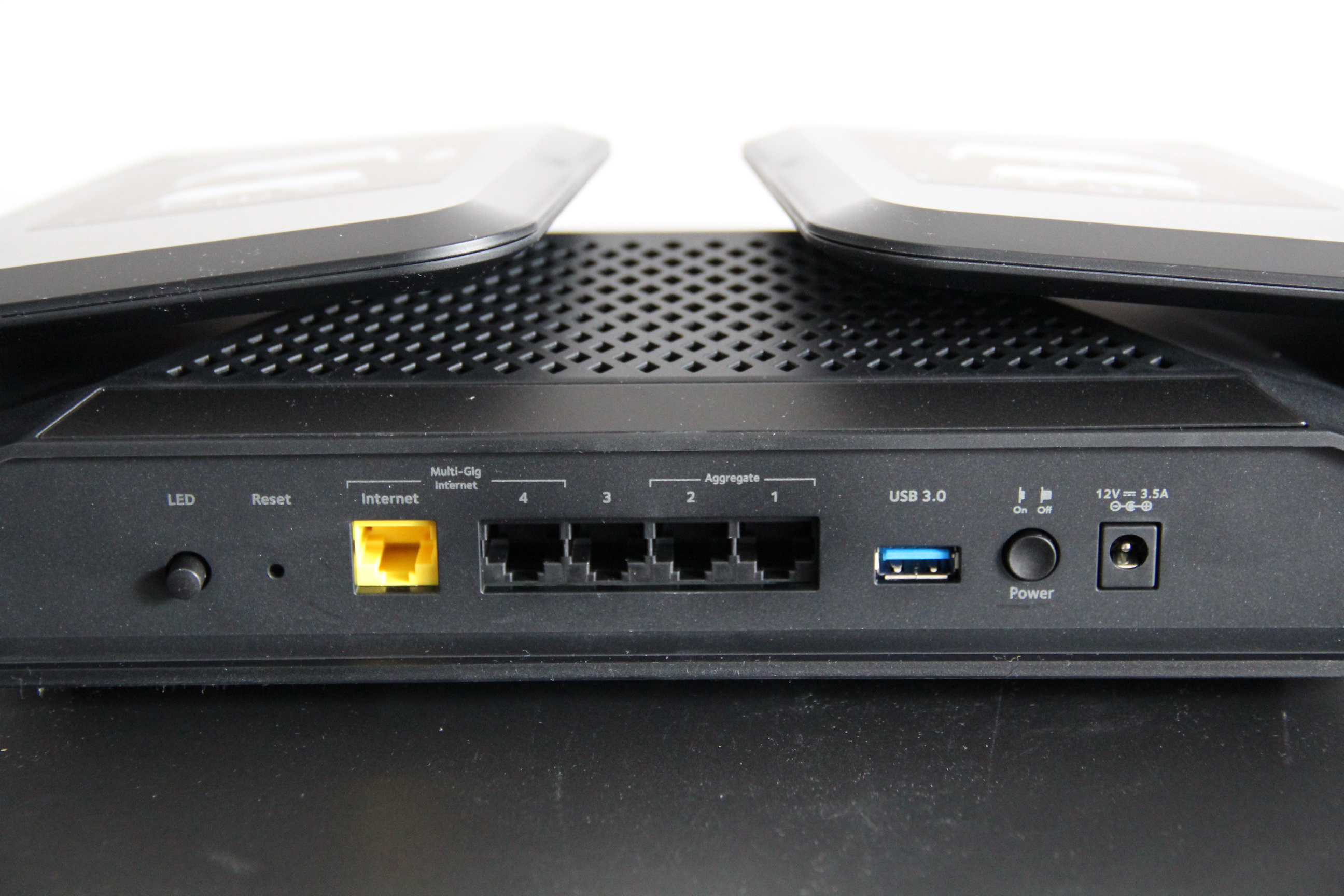 Use "tangible wings" to make Internet speed fly: NETGEAR RAX70 router ...