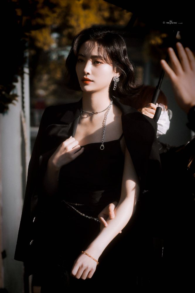 Short hair: Yang Zi, Li Qin, Zhou Dongyu, Zhao Liying, Yang Mi, Gao ...