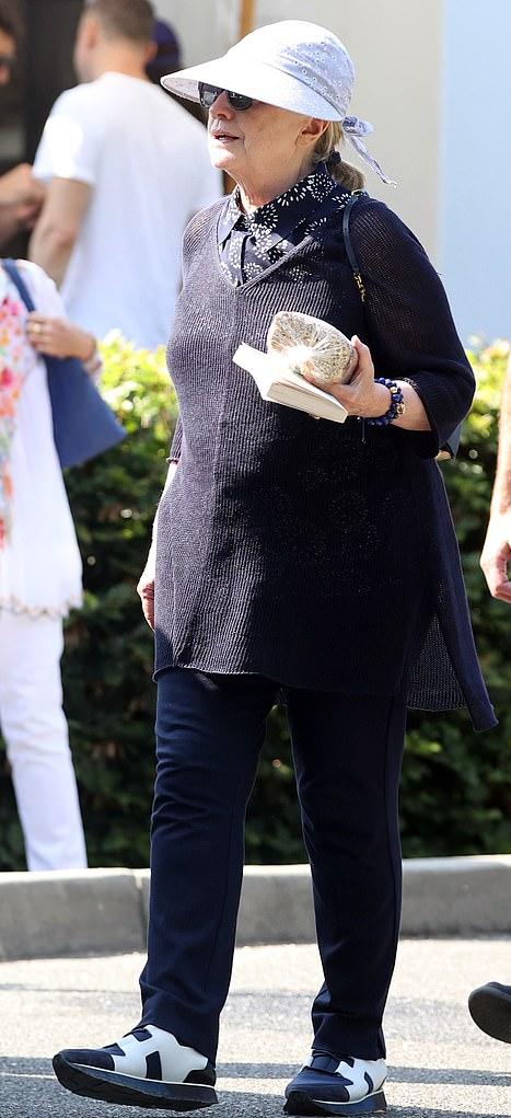 73-year-old Hilary weighs almost 180 pounds?Bodyguards followed while ...