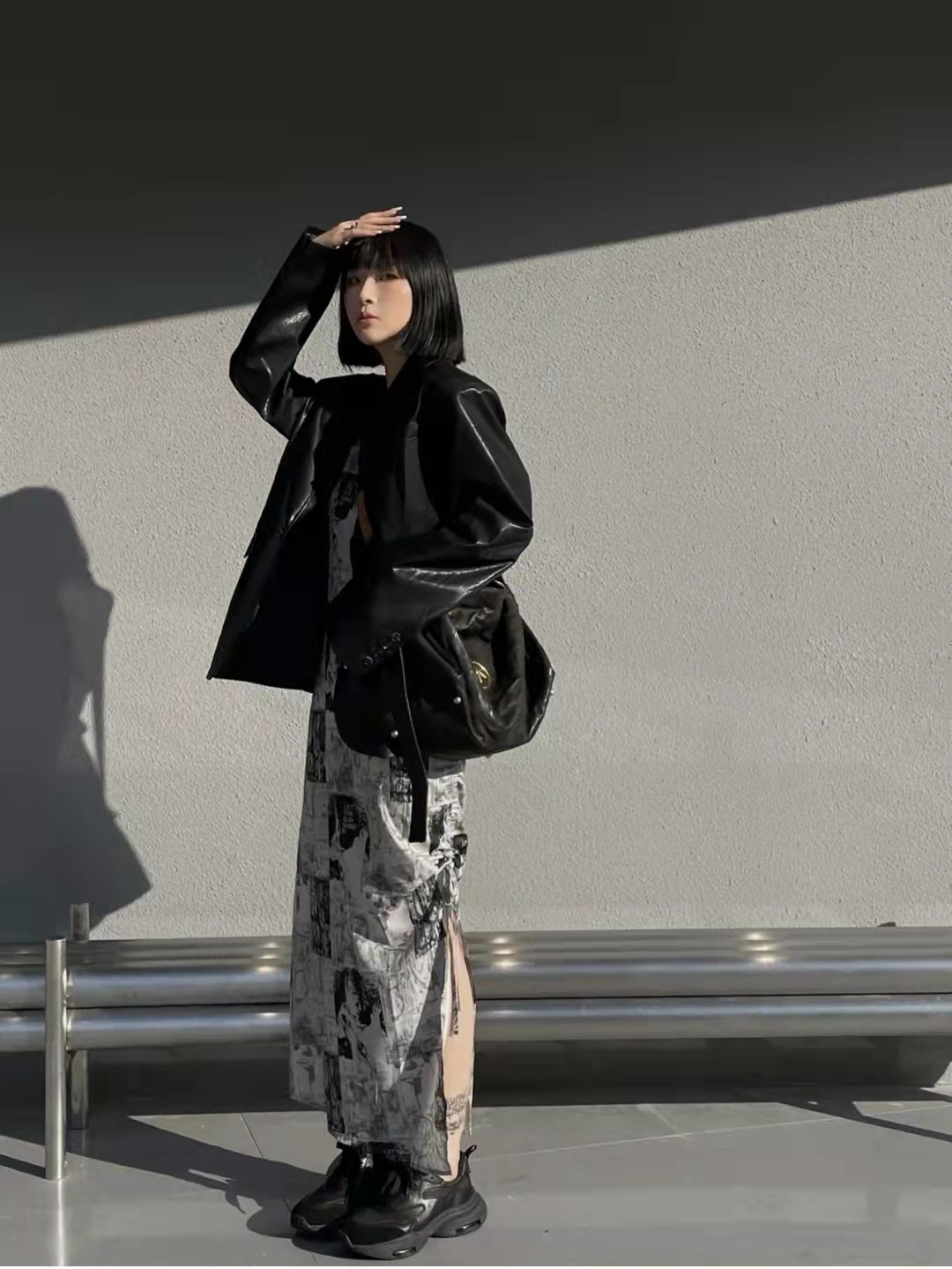 How to match black leather jackets to look good - iNEWS