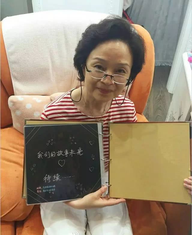 Liu Lili chooses elegant and old, 63 years old is also so beautiful ...