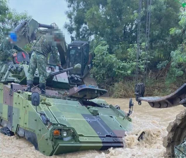 Taiwan's "Clouded Leopard" armored vehicle stalled and was trapped when ...