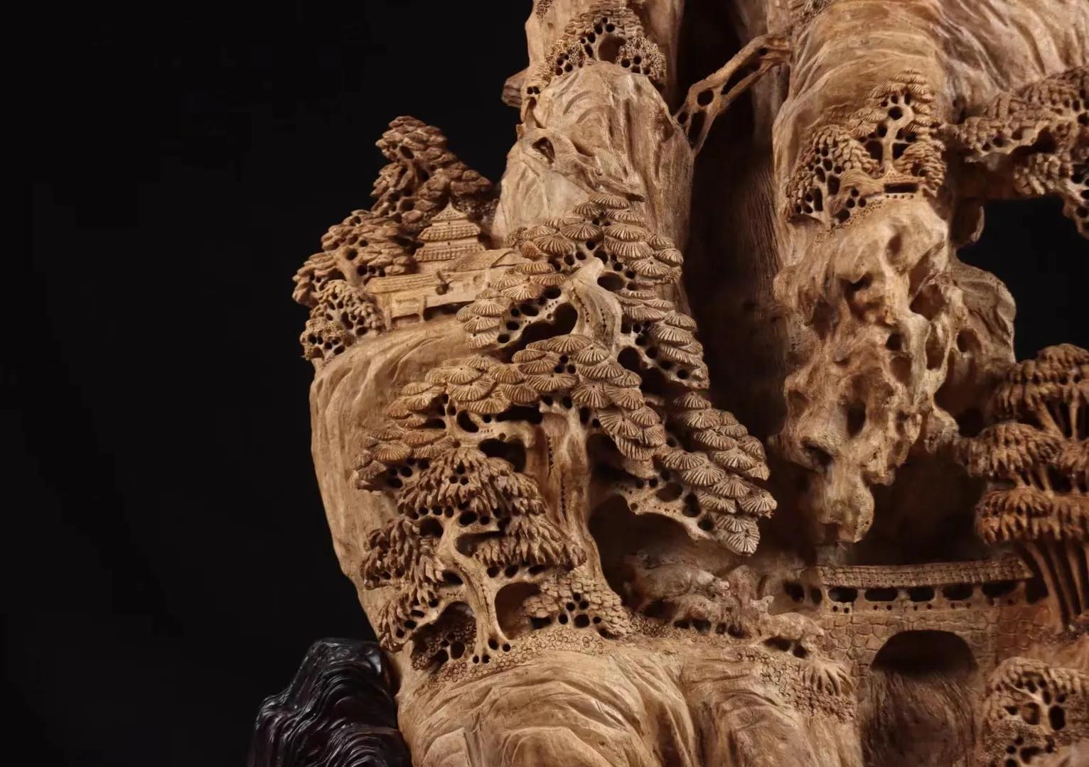 Agarwood carved into the mountains, and the stag in the forest rises ...