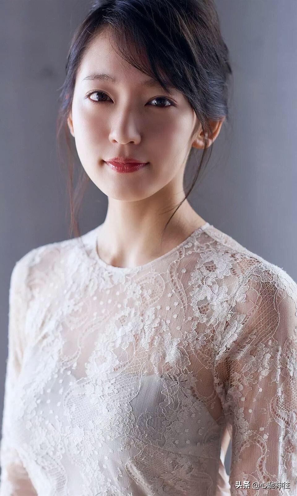 The popular Japanese actress Yoshioka Riho has an angelic face and a ...