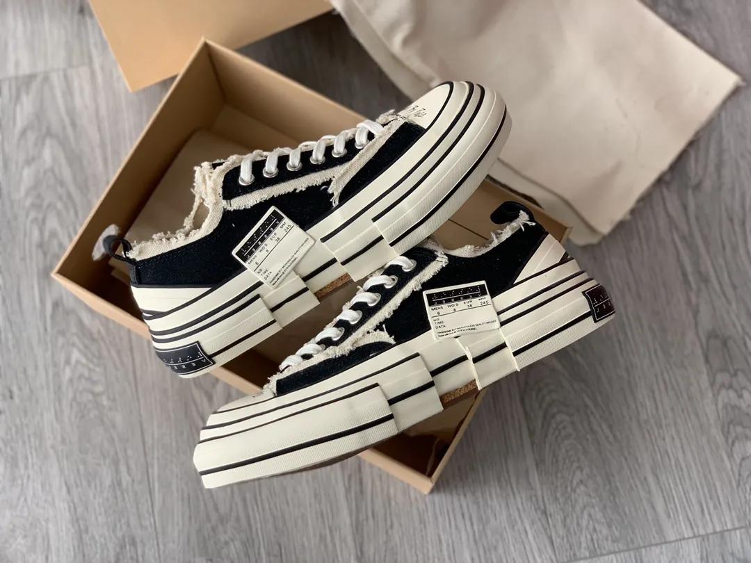 A canvas shoe that combines multiple elements - iNEWS