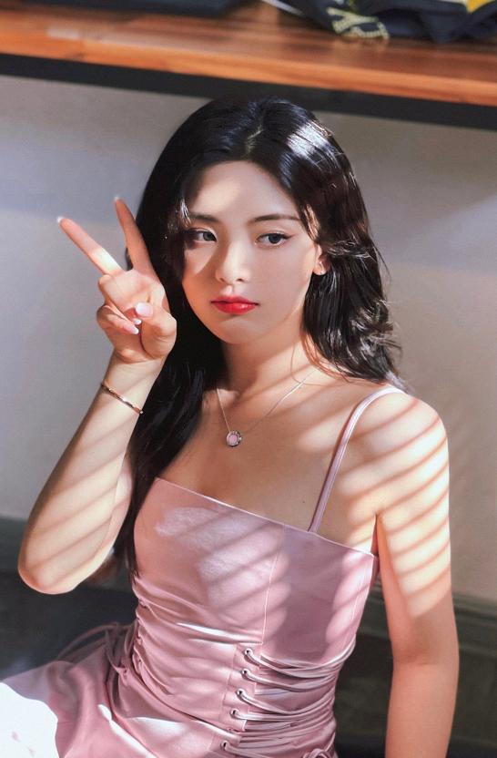 "Ideal City" Yang Chaoyue is incarnation of a little fan girl, who admires Zhao Youting, netizen ...